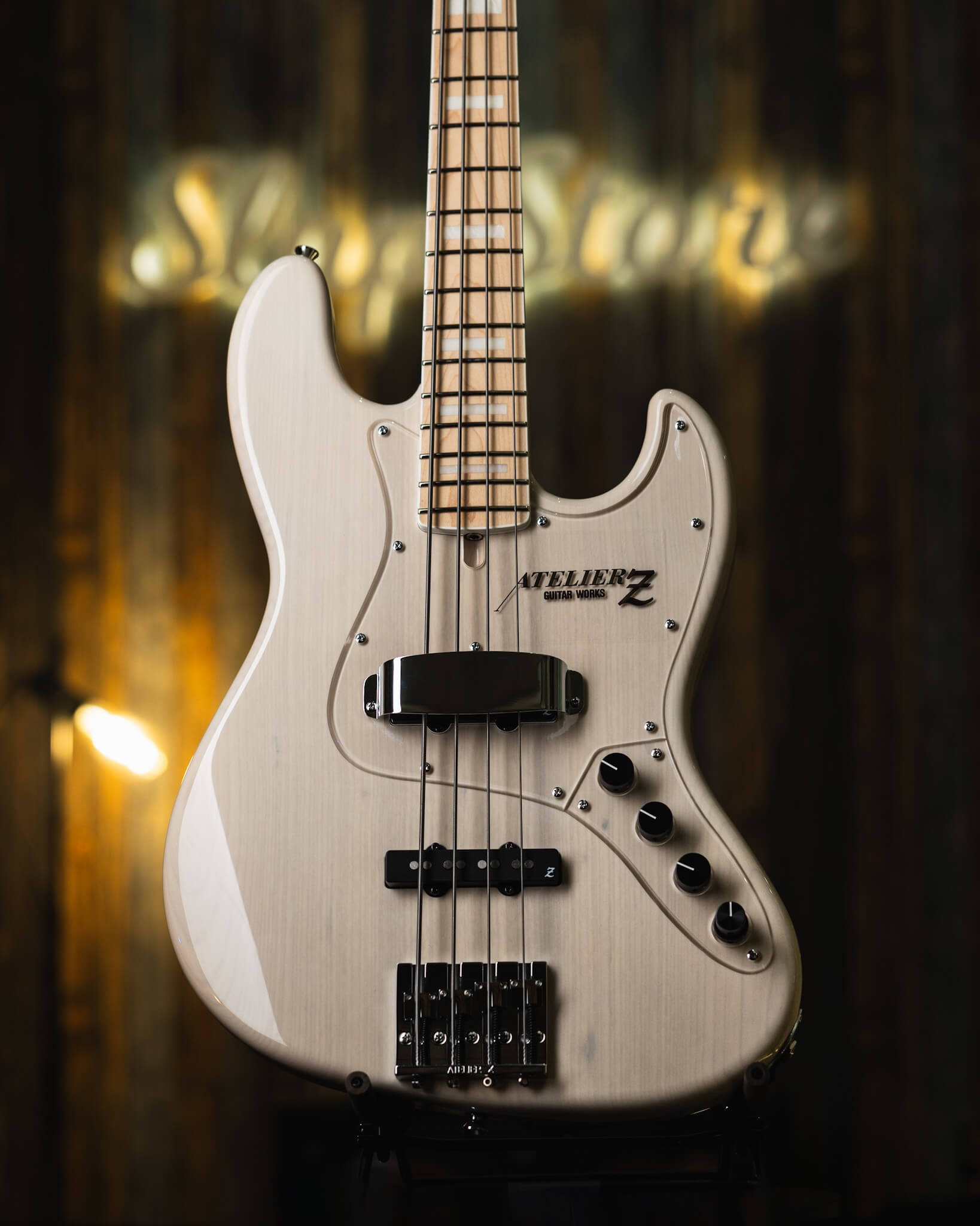 Atelier Z M245 Trans White 2024 - Bajo Eléctrico | Gearhub 🌶️