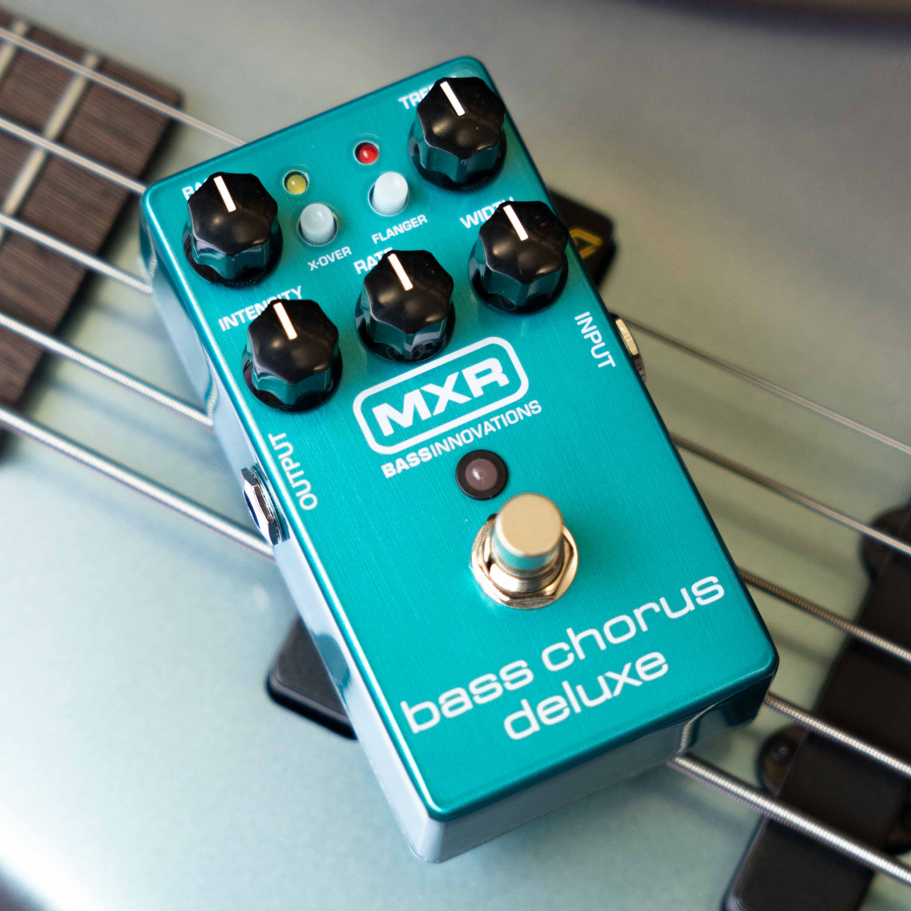 MXR® BASS CHORUS DELUXE - Pedal de Bajo | Gearhub 🌶️